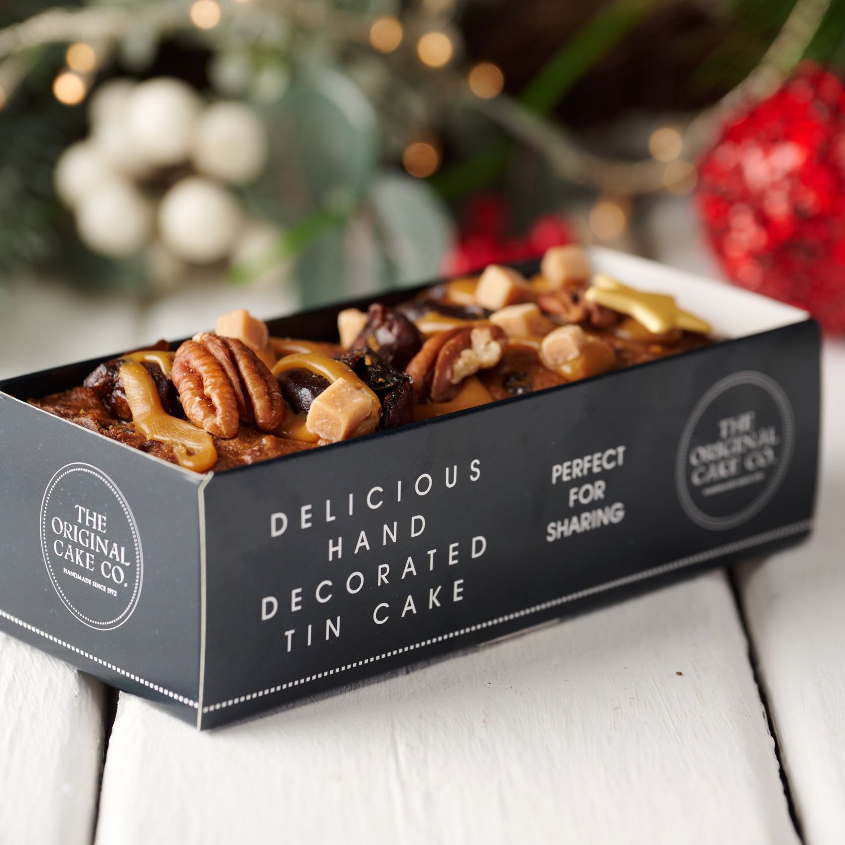 Deluxe Five Piece Festive Cakes - Yumbles.com