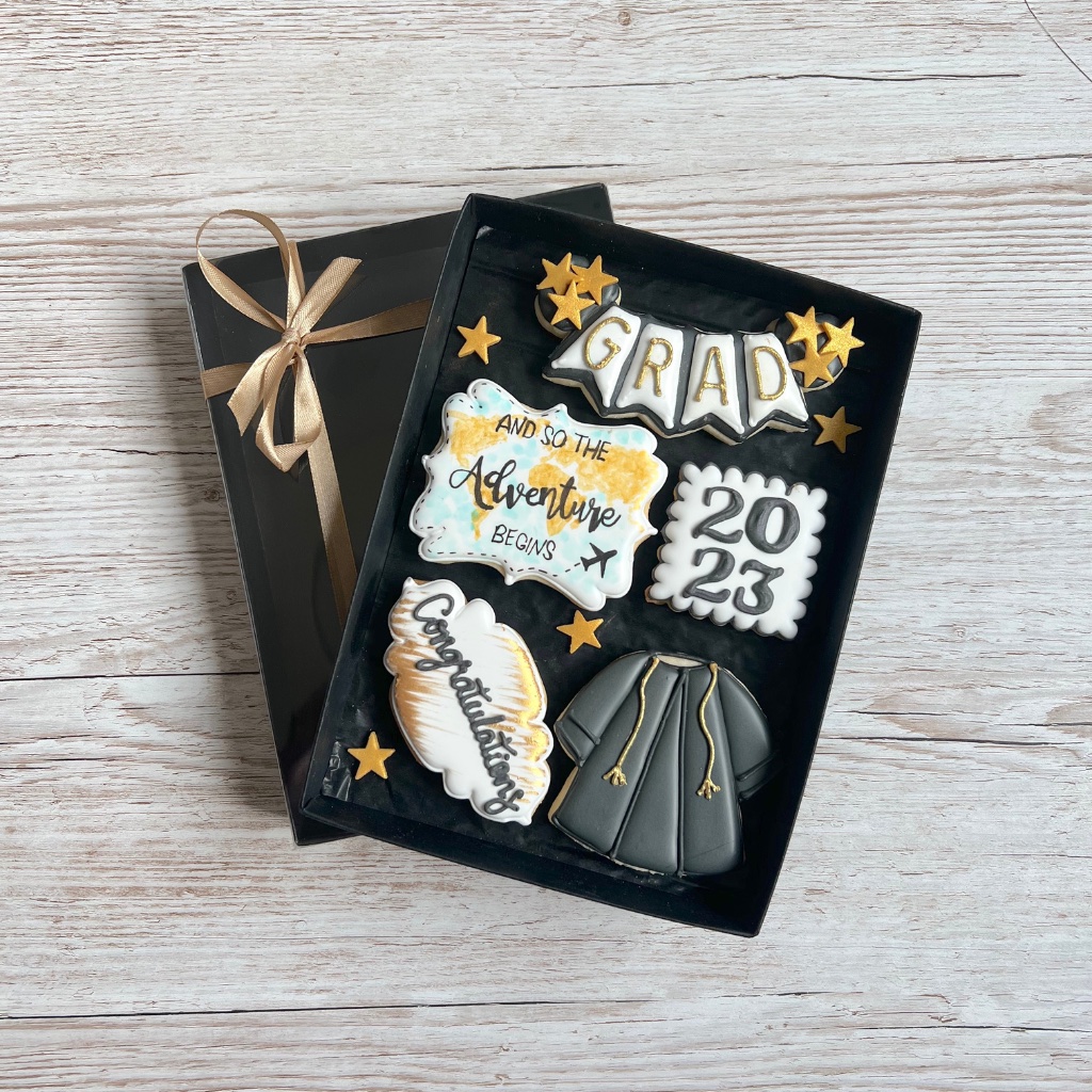 Graduation Biscuit Gift Box - Yumbles.com