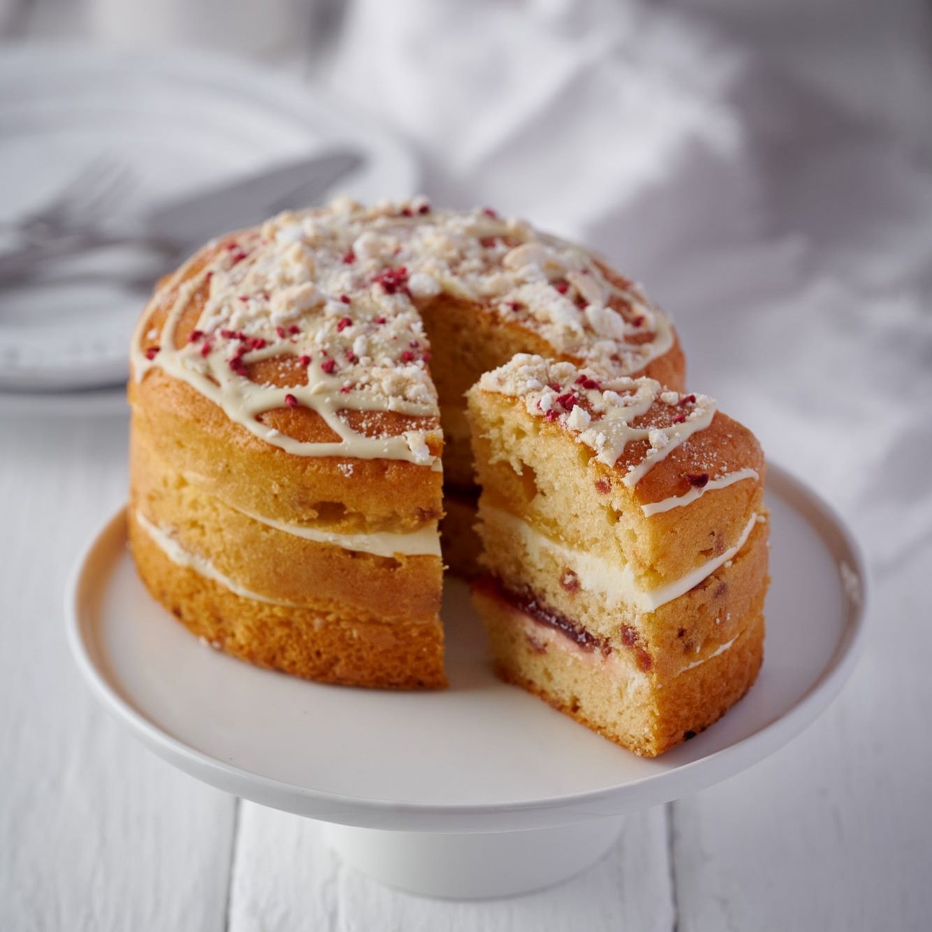 Eton Mess Sponge Cake - 6 inch - Yumbles.com