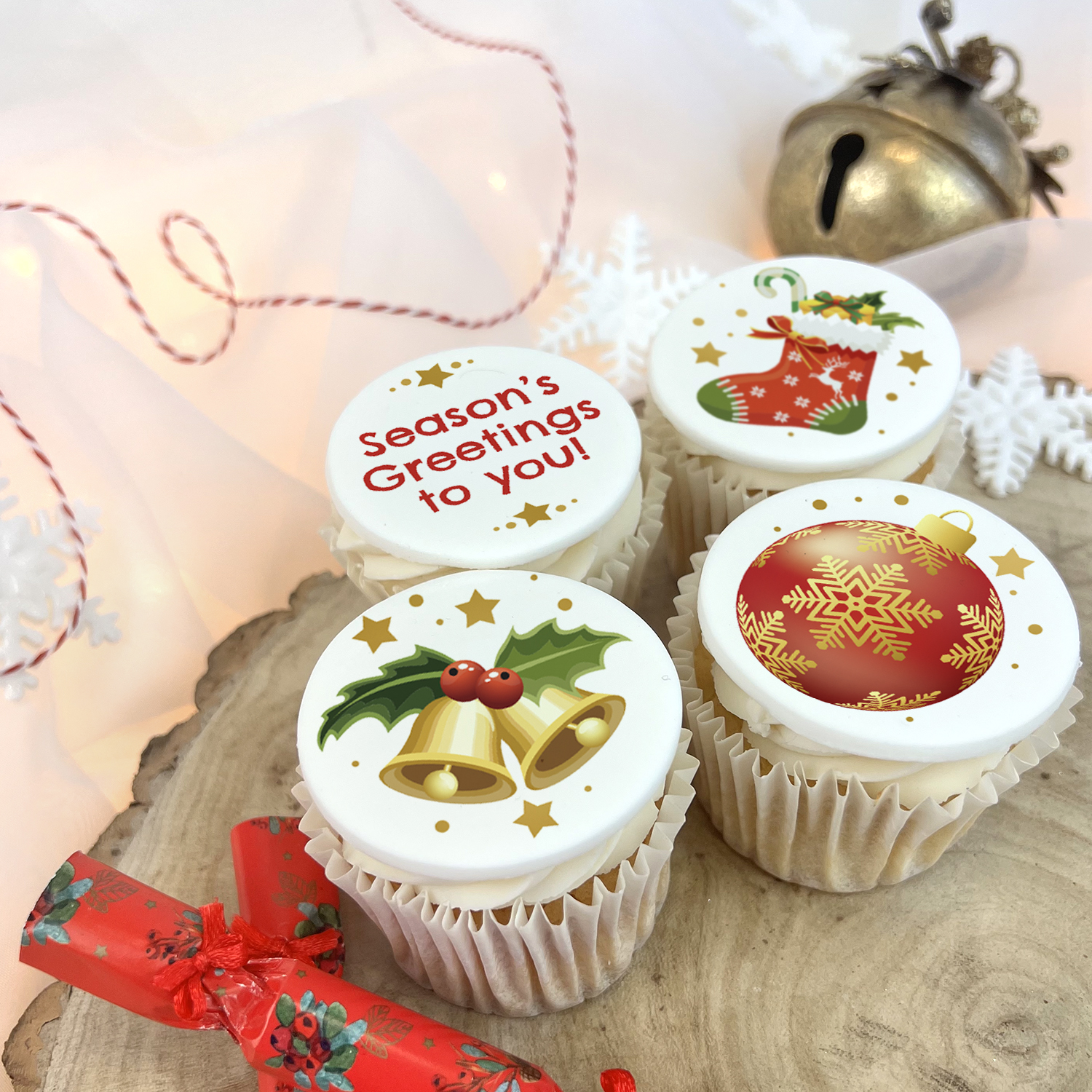 Classic Christmas Cupcakes - Yumbles.com