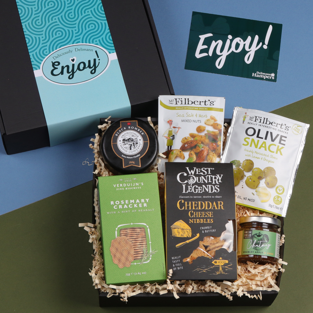 Cheese & Savoury Nibbles Gift Hamper - Yumbles.com