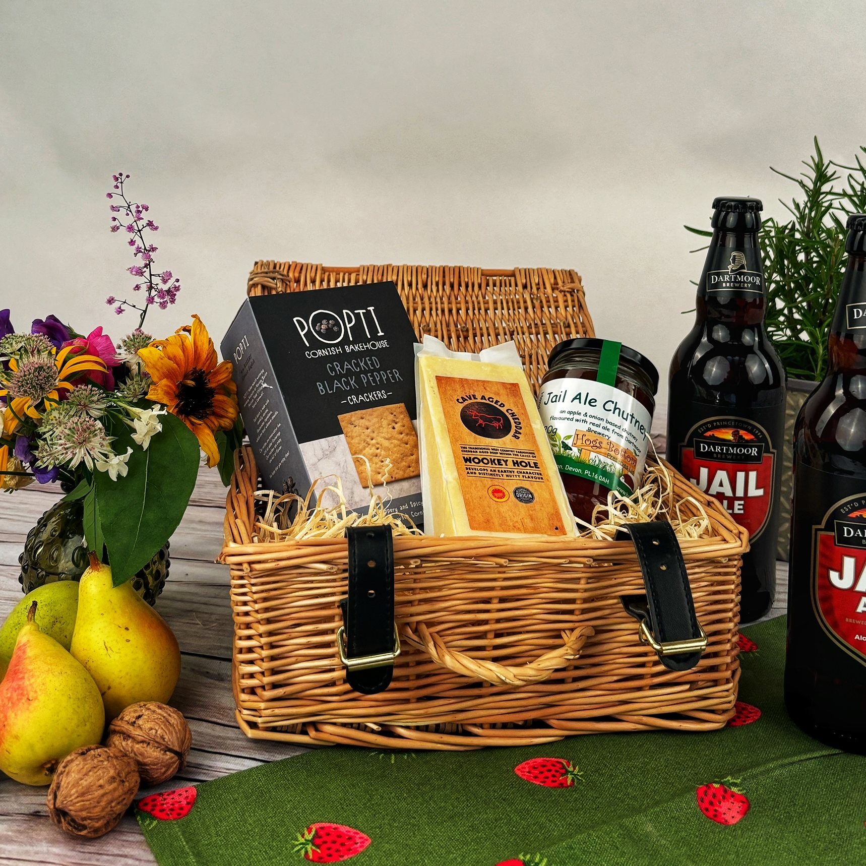 Dartmoor Jail Ale, Cheese and Chutney Hamper - Yumbles.com