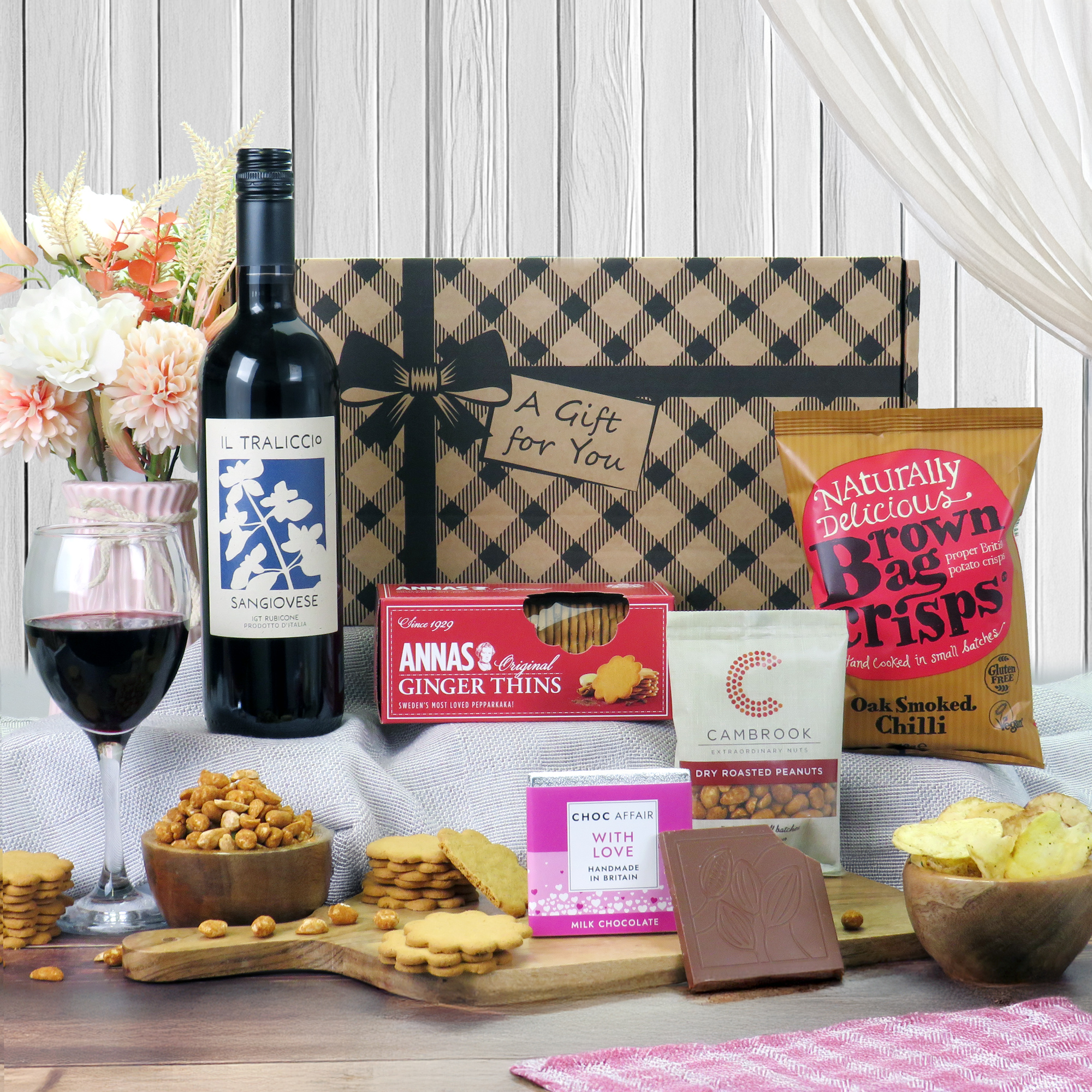 Red Wine Lover Gift Box with Italian Wine & Snacks - Yumbles.com
