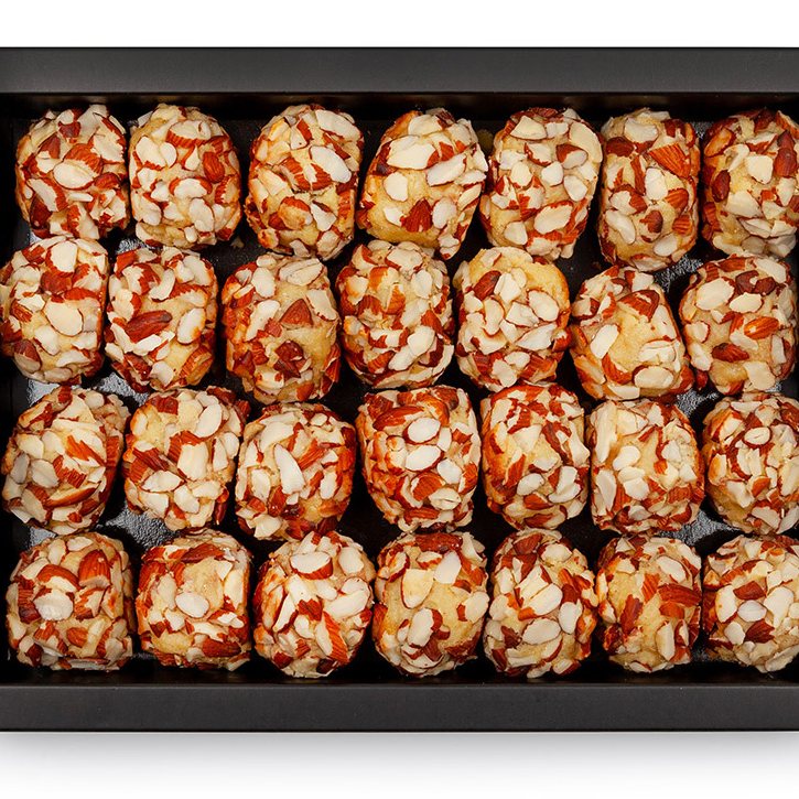 Maamoul Dates & Almond Small Box 850g - Middle Eastern Filled ...