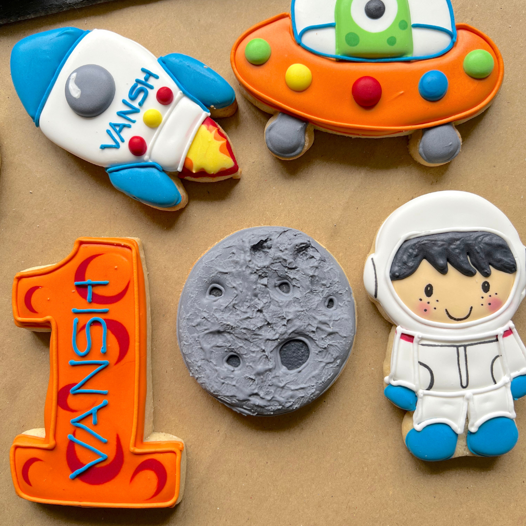 Space Party Biscuit Favours - Set Of 12 Party Favours - Yumbles.com
