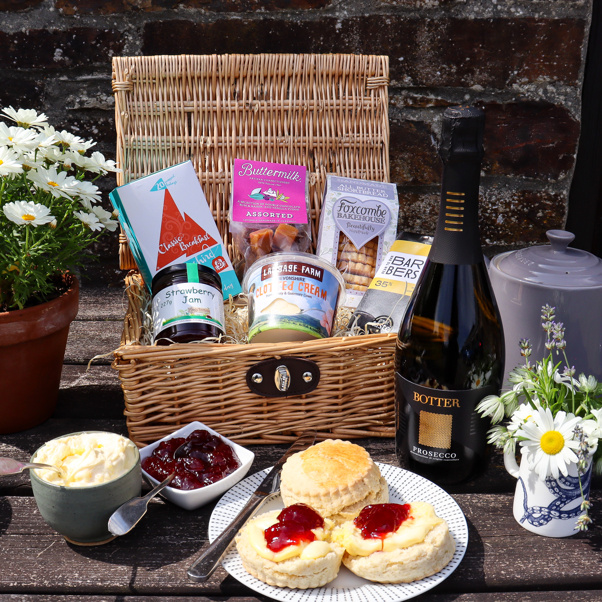 Luxury Cream Tea Hamper - Yumbles.com