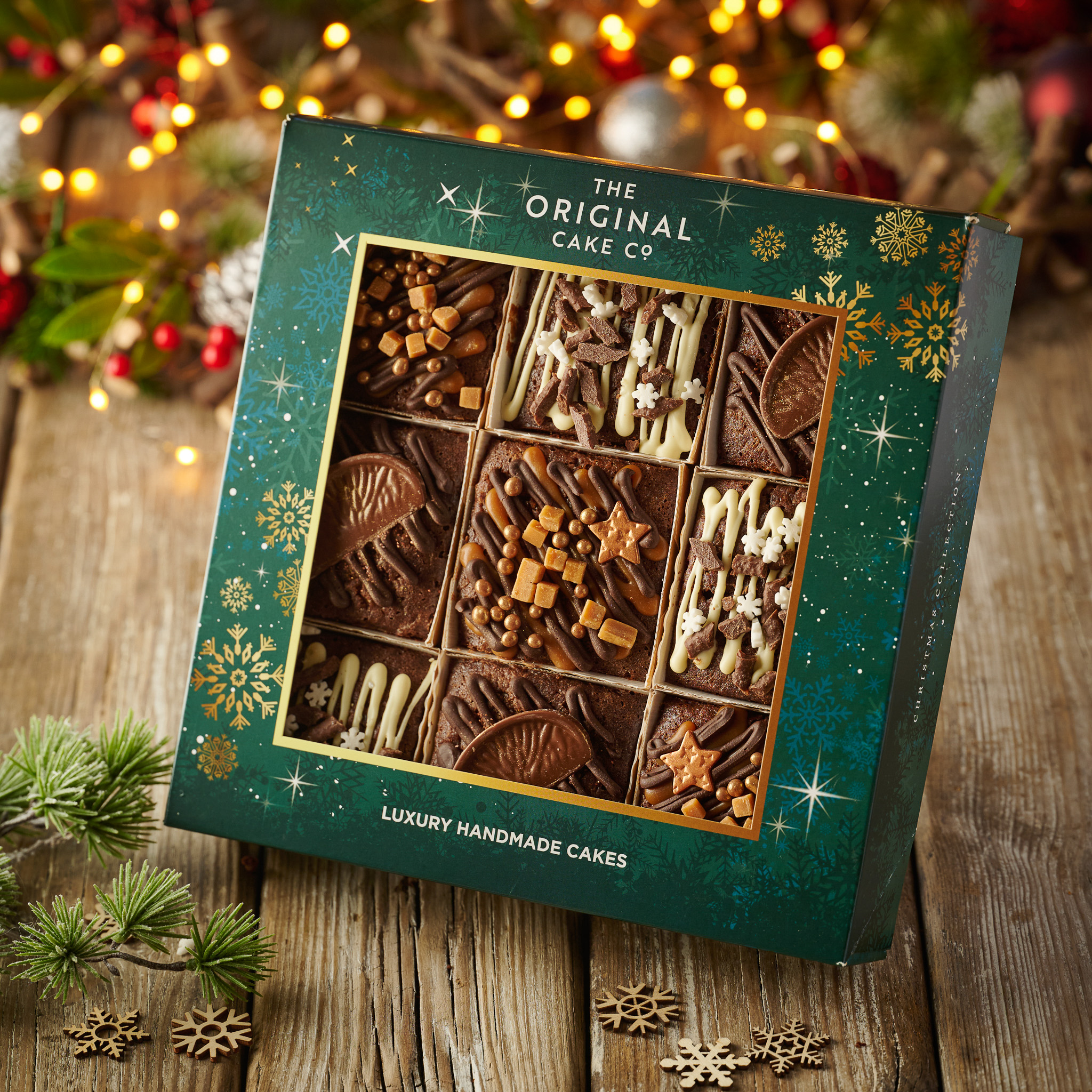 Deluxe Spiced Rum, Caramel & Date Fruit Cake - Christmas Gift Box ...