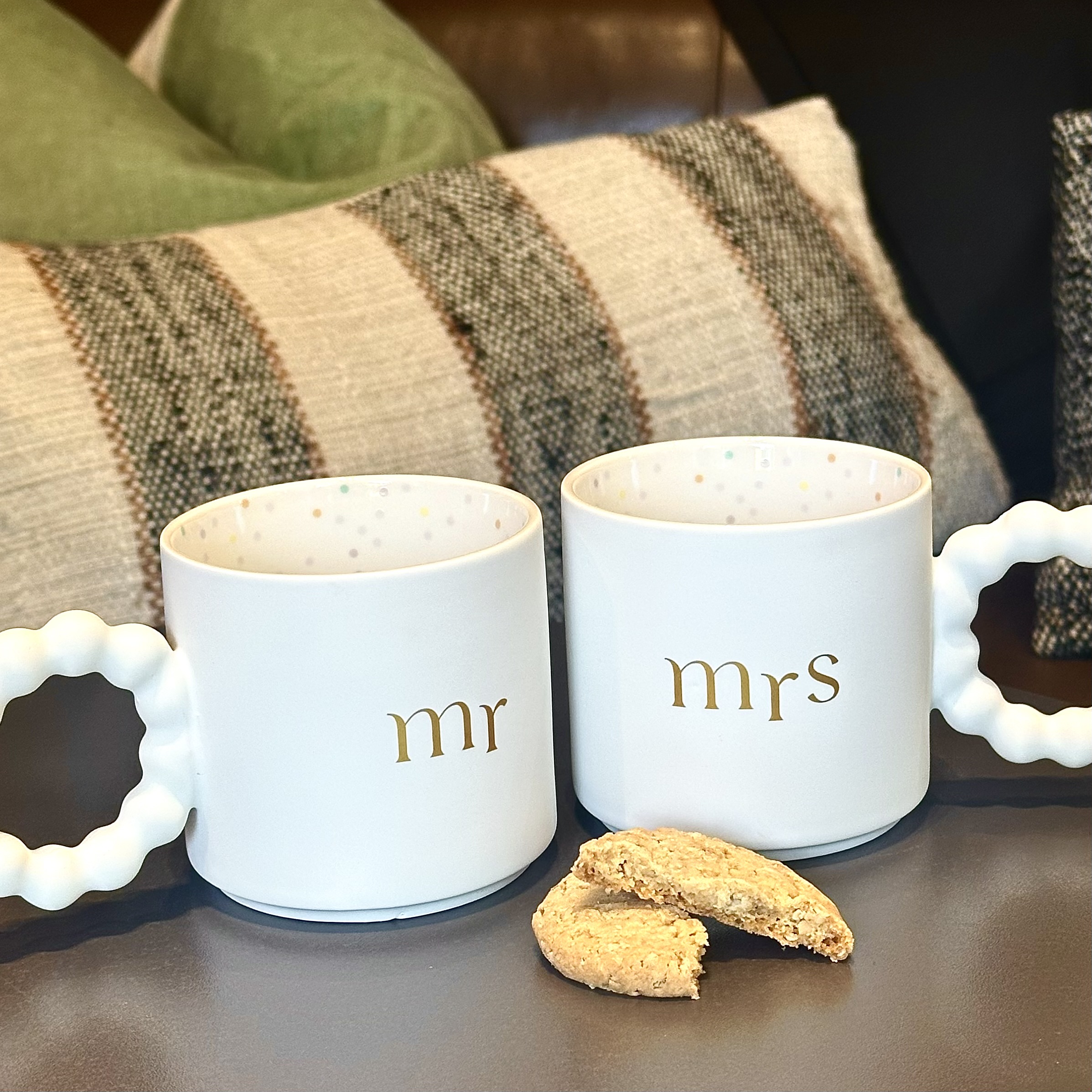 Set Of Two Mr And Mrs Mugs With Bubble Handles - Yumbles.com
