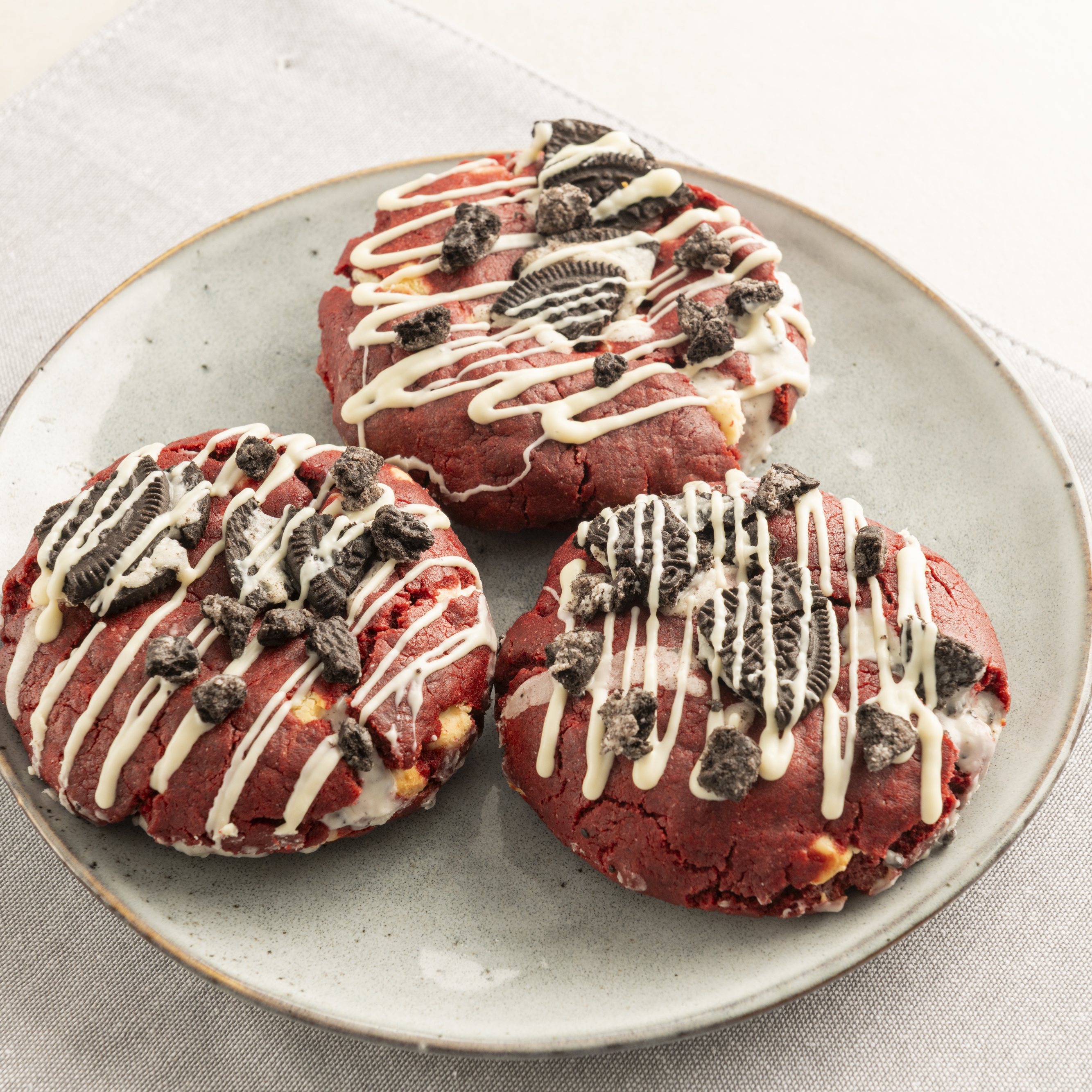 Egg Free Red Velvet Oreo Cookie Box of 6 - Yumbles.com