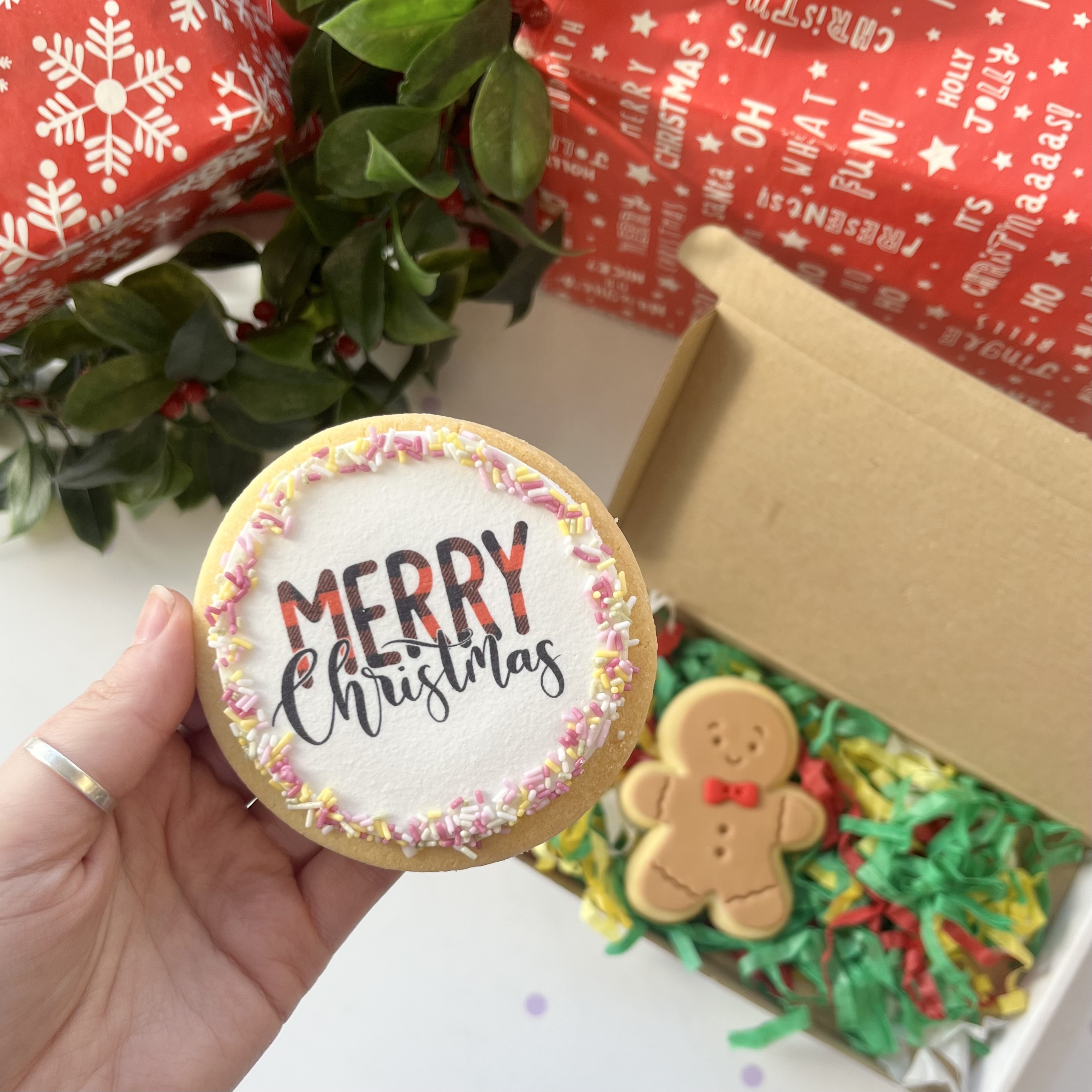 Christmas Gingerbread Biscuit Gift Set - Yumbles.com