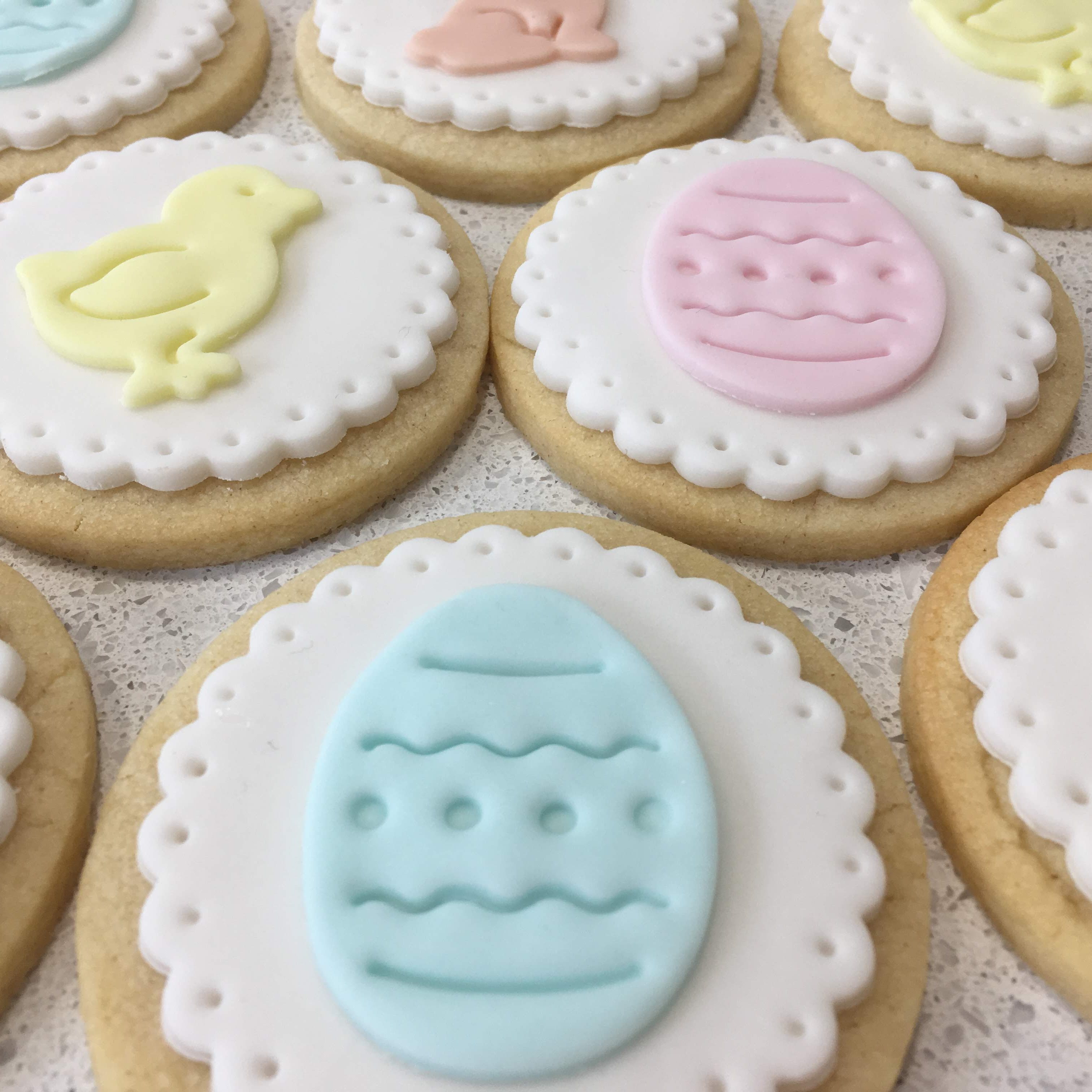 Gift Box of 12 Easter Decorated Cookies - Easter Gift - Yumbles.com