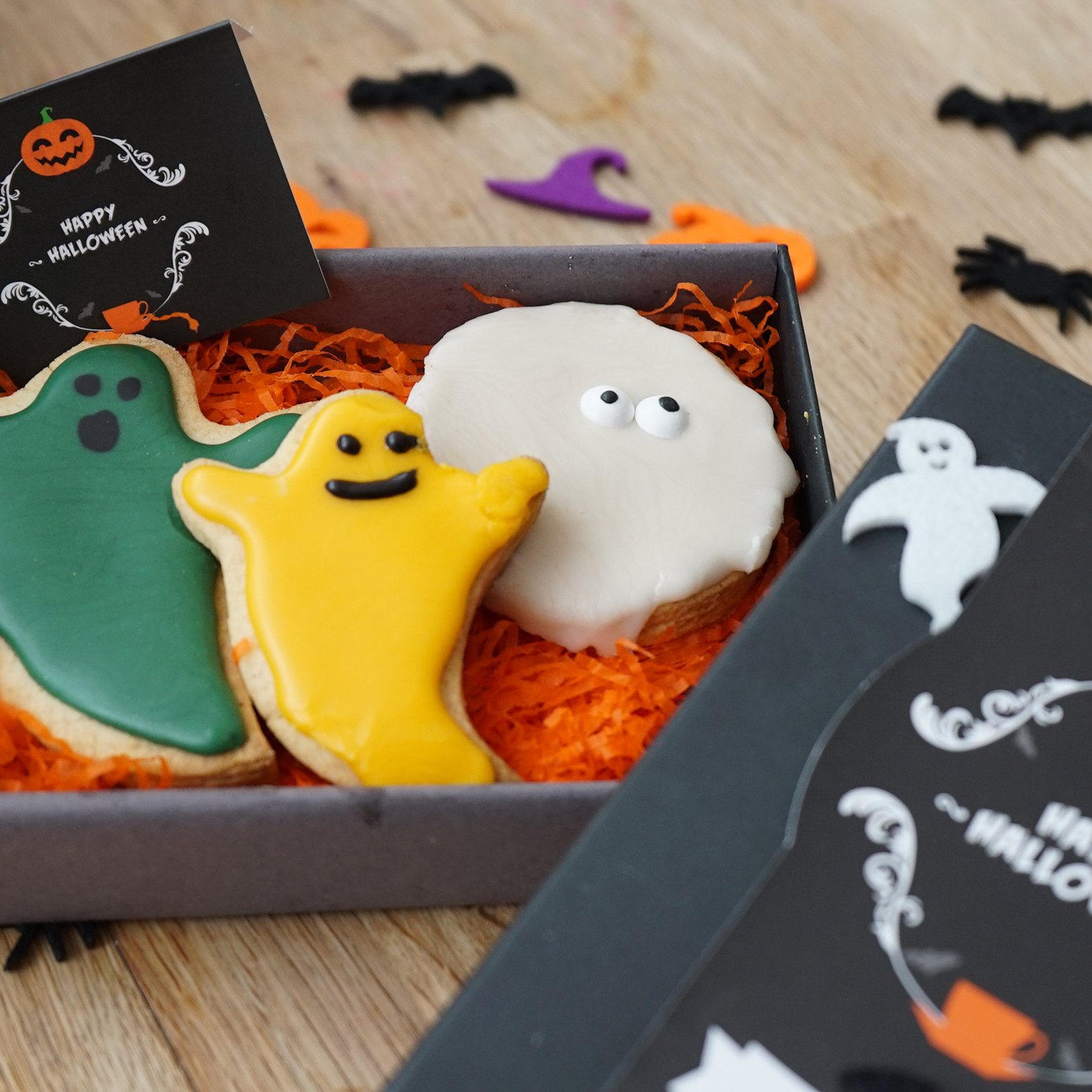 Halloween Luxury 'Ghosts' Biscuit Box - Yumbles.com