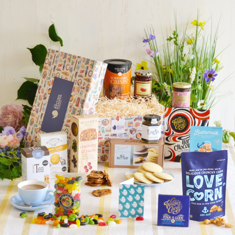 Luxury Traditional Food Hamper - Yumbles.com